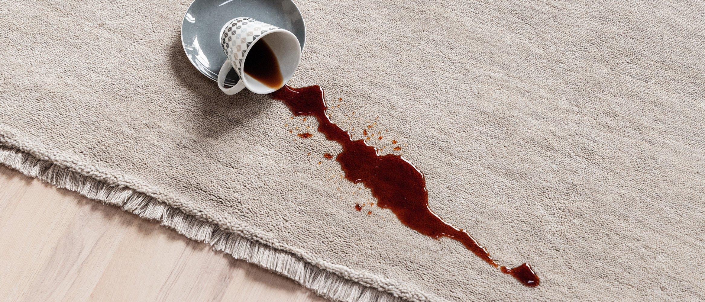 Slik rengjør du et teppe hjemme i 6 enkle trinn - Rugvista